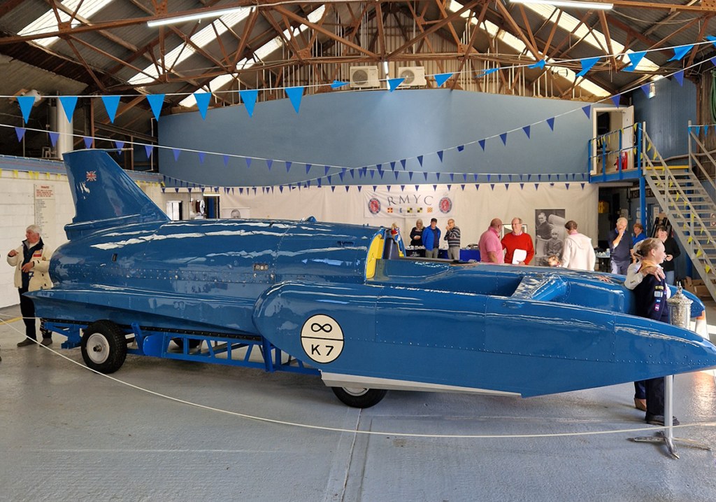 Bluebird K7 re-united with the World water Speed Trophy in Poole - All ...