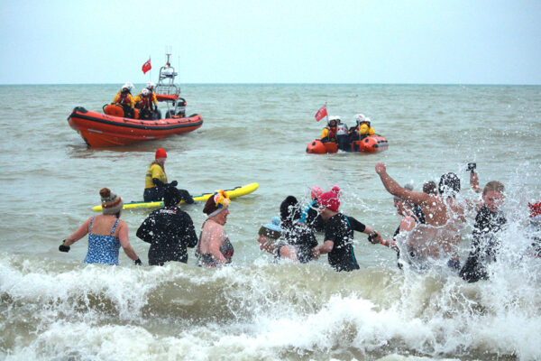 Littlehampton RNLI announces date for its annual December Dip event ...